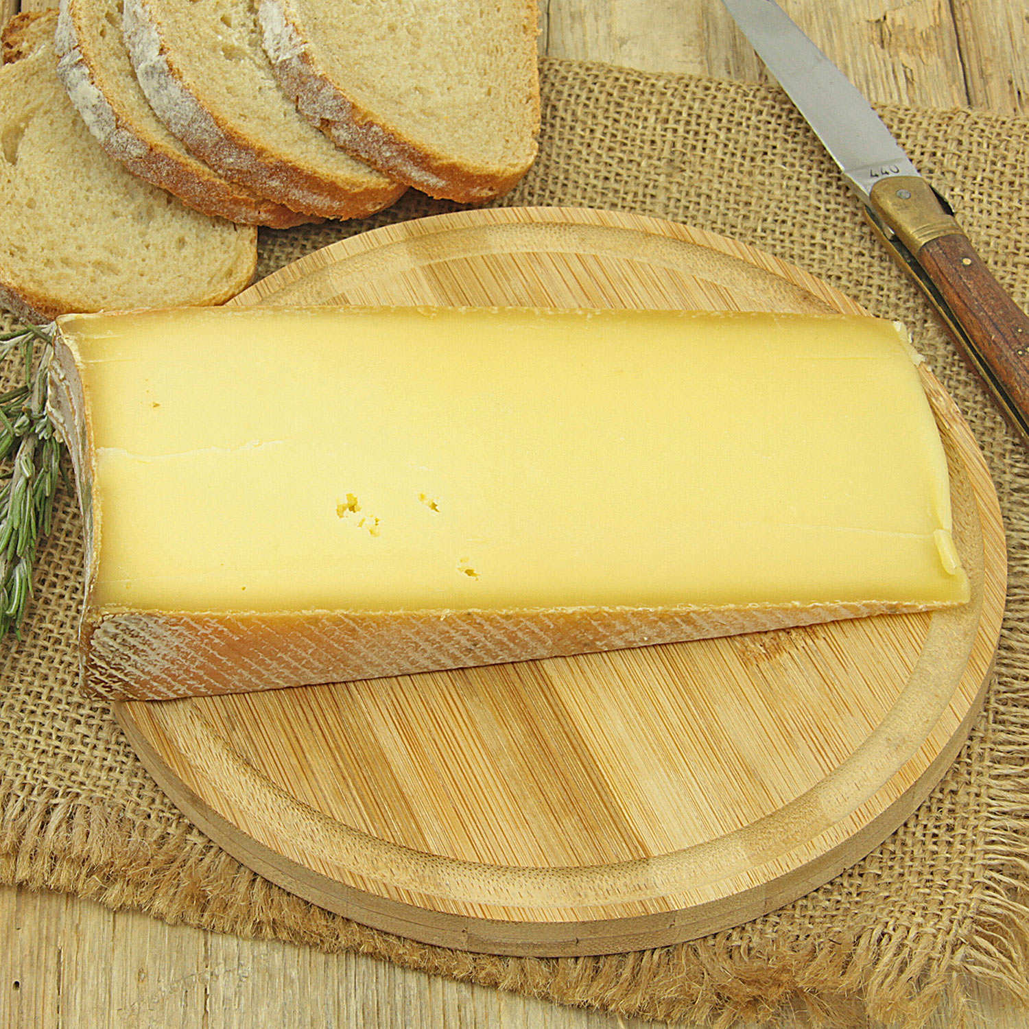 Abondance AOP fermier - fromage au lait cru de vache de Haute-Savoie ...